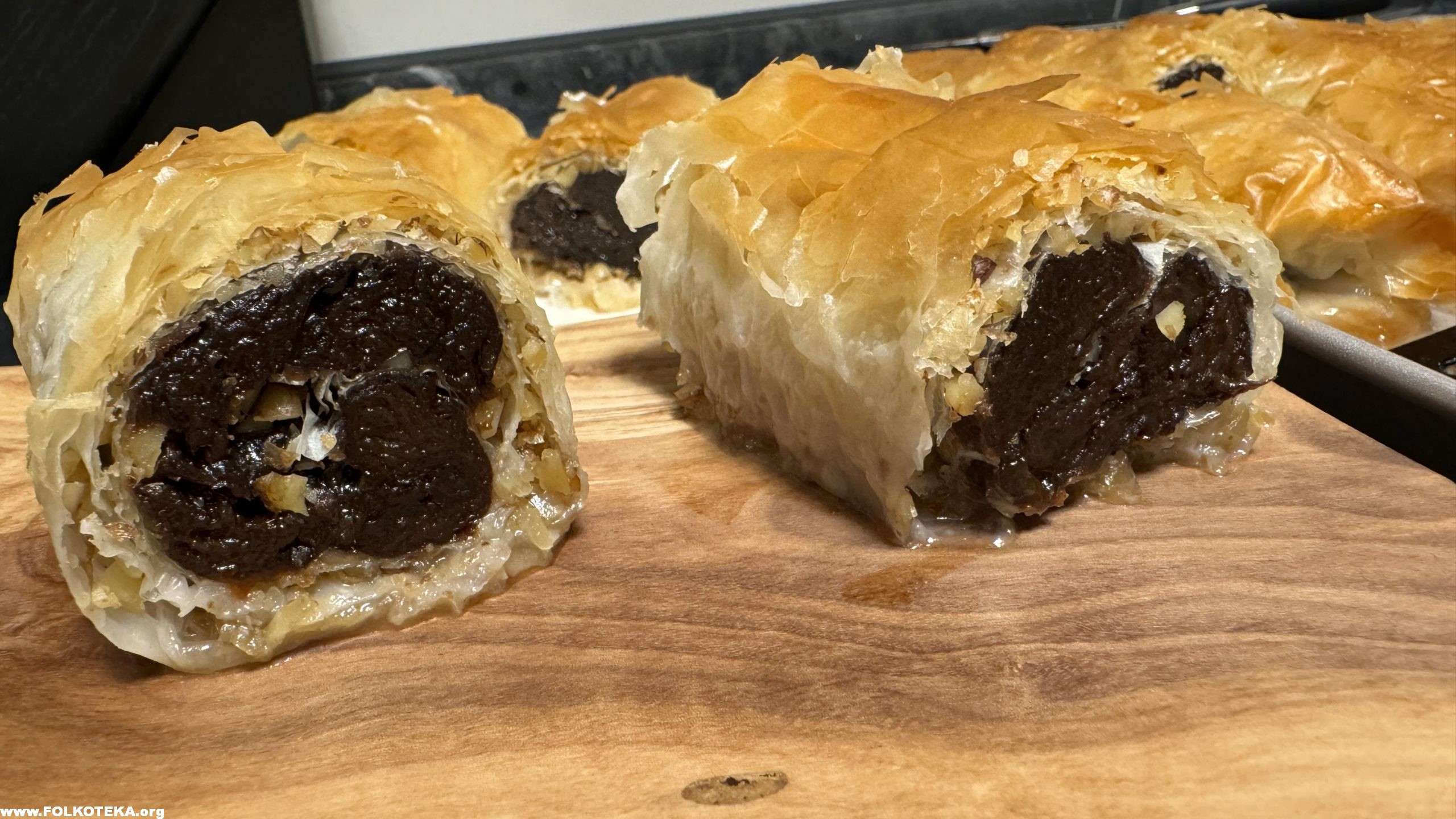 Pita sa suvim šljivama i orasima VIDEO RECEPT sa pripremom